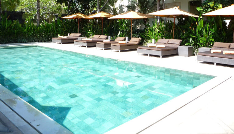 Comment régler le tac d'une piscine